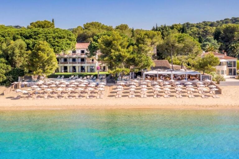 9 French Riviera hotels on the beach (rare in the South of France ...