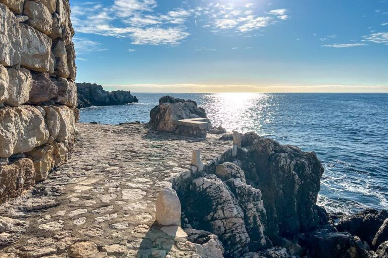Scenic coastal walk from Nice to Villefranche-sur-Mer: Route + map ...